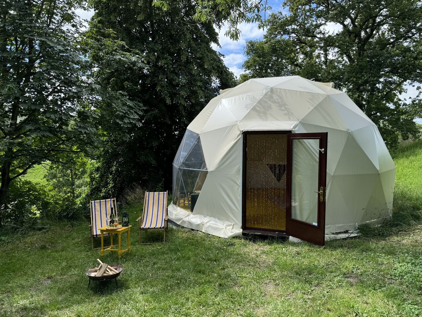 Camping am Fort Vuren mit toller Aussicht über die Waal
