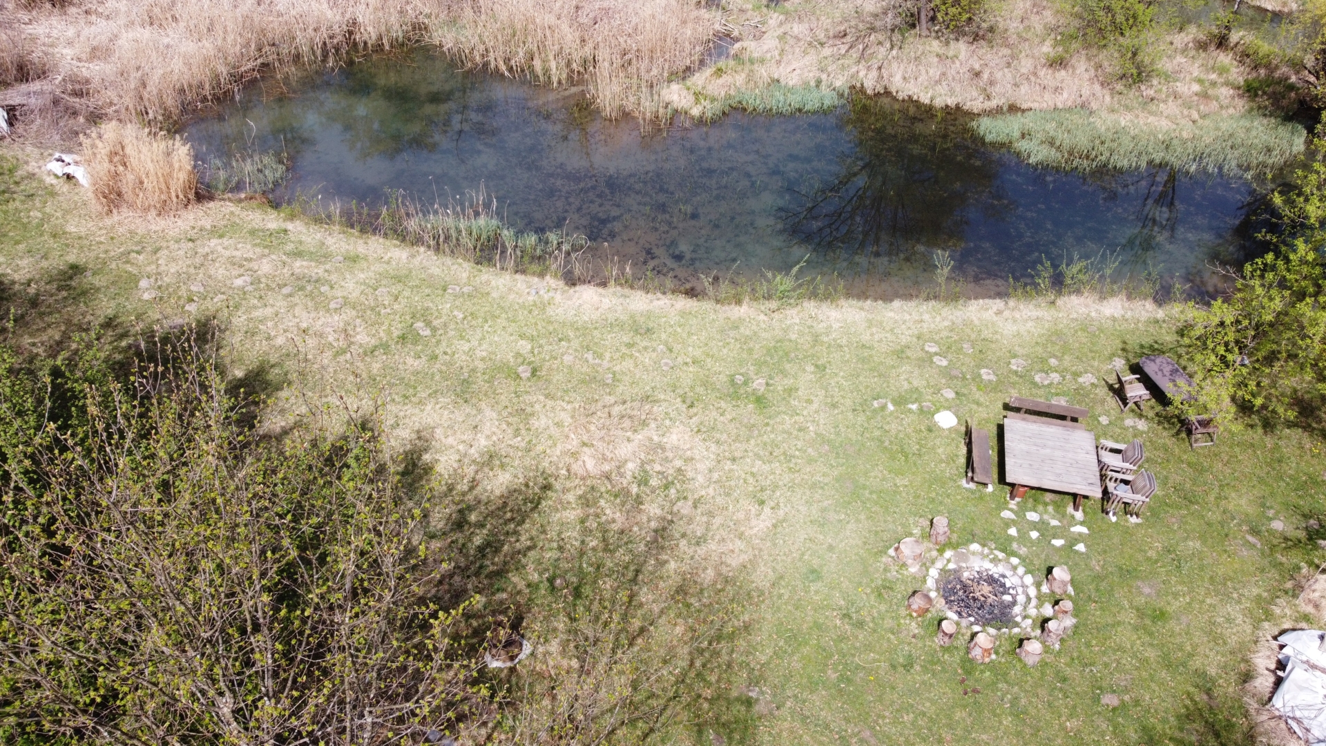 Exclusive private spot, nature oasis, pond, tipi, fire pit and view of ...