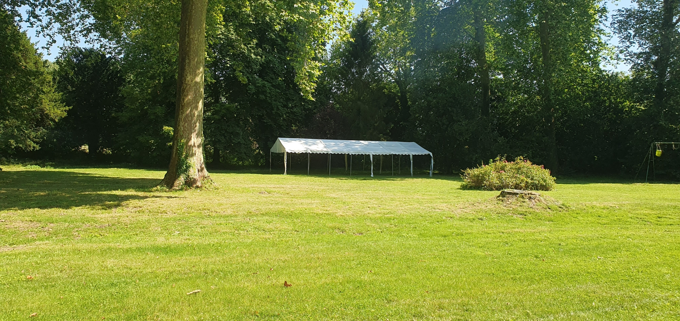 Estate: 17th century castle and 12th century mill. ∞ Campercontact