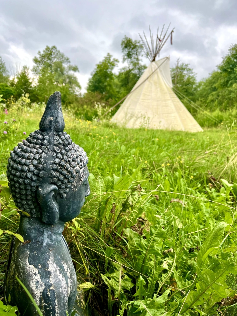 Exclusive private spot, nature oasis, pond, tipi, fire pit and view of ...