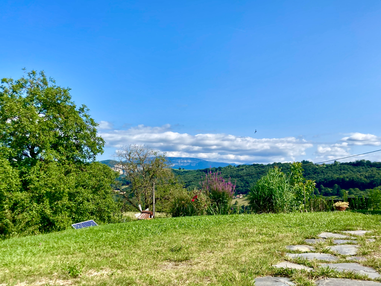 Quiet private land nestled among the largest lakes in Savoie ∞ ...